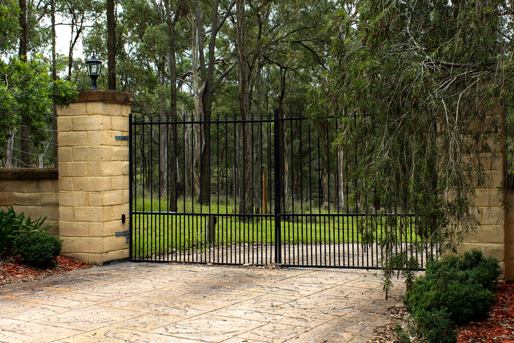 Driveway Gate Plans: Size, Height & Design Guide